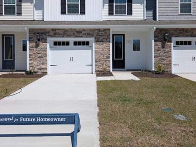 97 Commons View Dr, Hampstead, NC 28443
