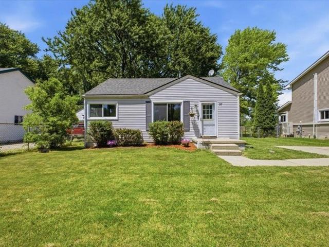 97 E Glass Rd, Ortonville, MI 48462