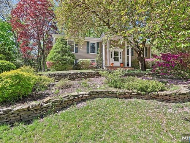 97 Erie Ave, Midland Park, NJ 07432