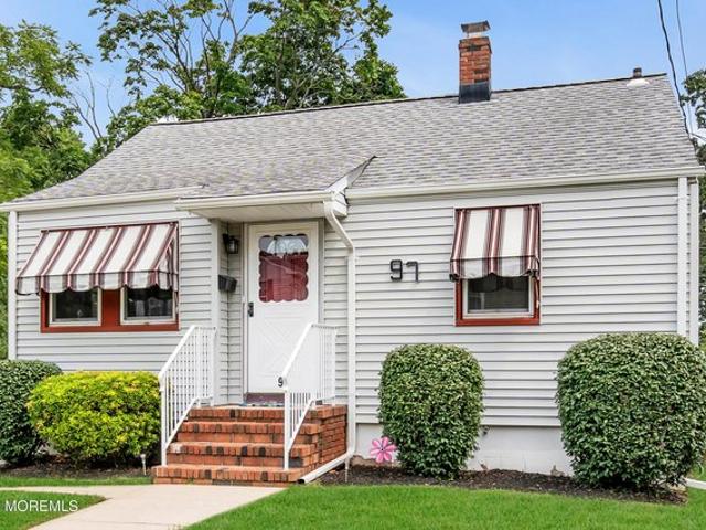 97 High St, Eatontown, NJ 07724