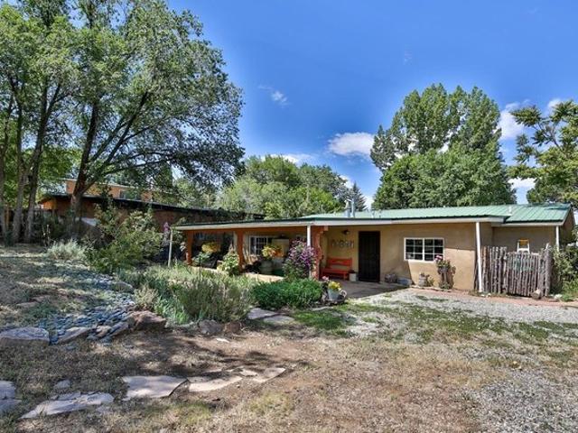 97 Hondo Seco Rd, Arroyo Hondo, NM 87513
