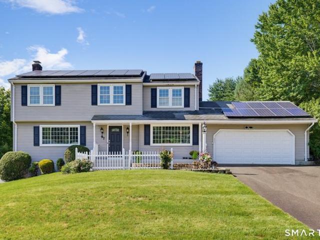 97 Nutmeg Dr, Manchester, CT 06040