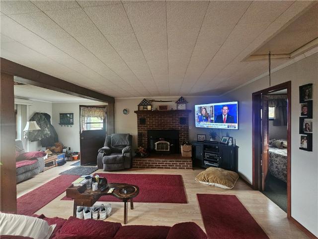 97 Robin Ln