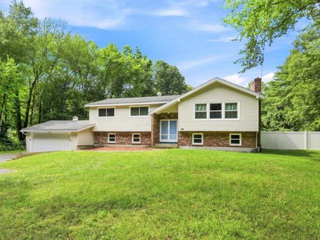 97 Rockingham Rd, Londonderry, NH 03053