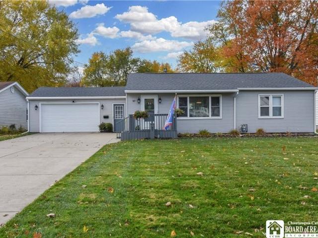 97 Seymour St, Fredonia, NY 14063