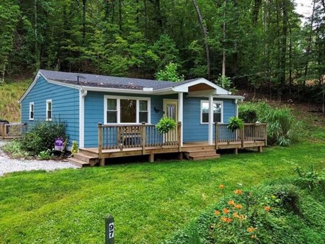 97 Silver Spruce Ln, Franklin, NC 28734