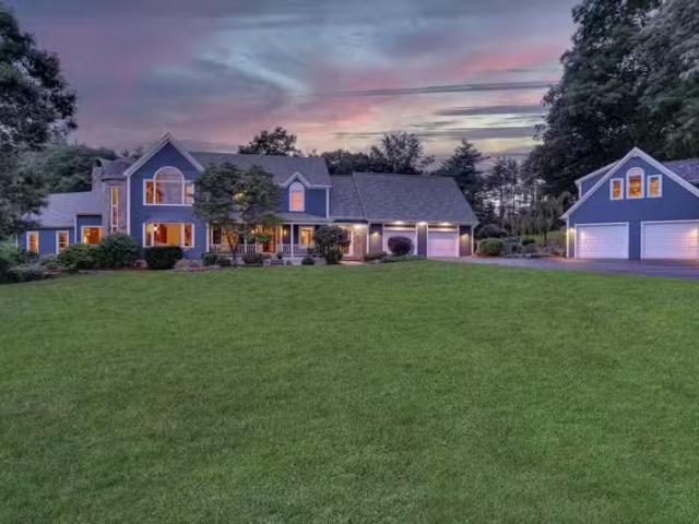 97 STOWELL RD, BEDFORD, NH 03110 Single Family Residence For S.