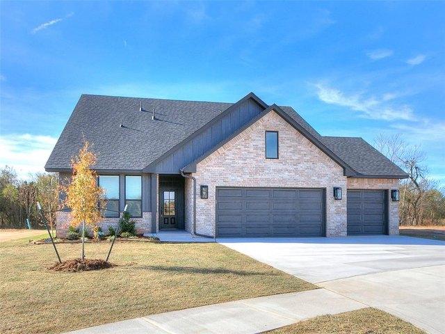 9404 NW 75th St, Yukon, OK 73099