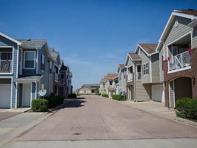 9404 W Karmya Cir, Sioux Falls, SD 57106