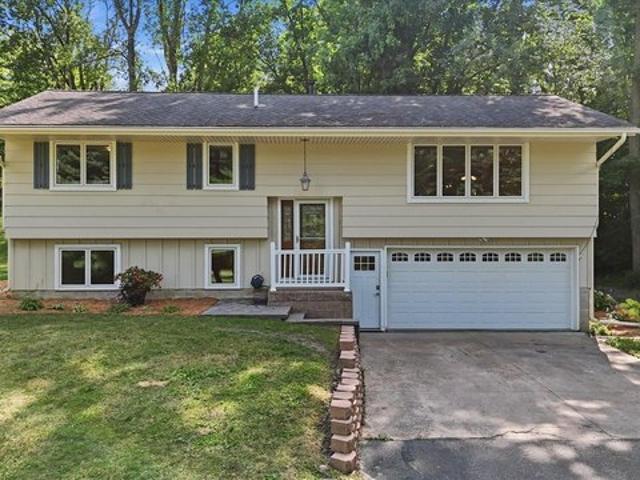 9405 Fox Valley Dr, Corcoran, MN 55340