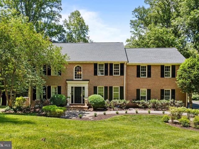9405 Lagovista Ct, Great Falls, VA 22066