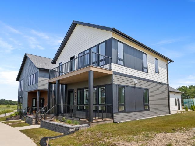 9405 S Cypress Pl, Oak Creek, WI 53154 | MLS #1944