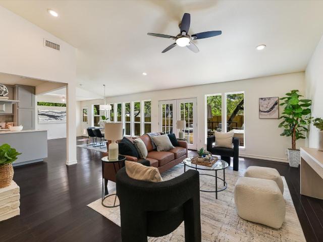 9405 Shady Oaks Dr