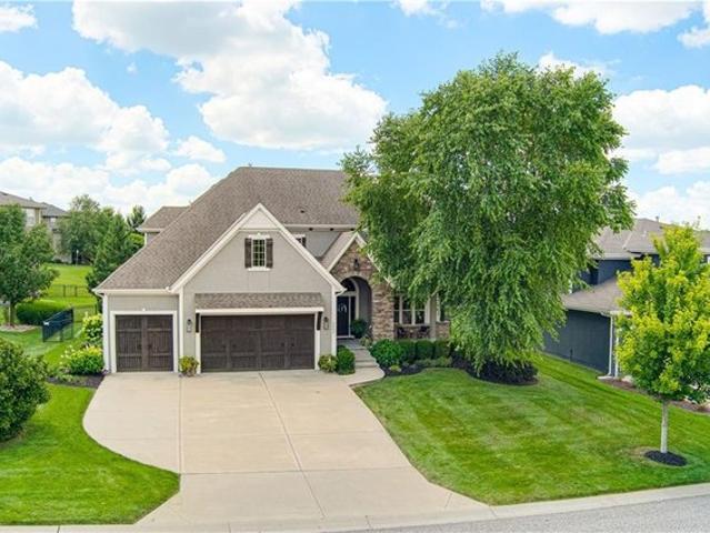 9405 W 163rd Pl, Overland Park, KS 66085
