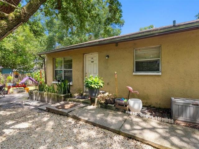 9406 N Hartts Dr, Tampa, FL 33617