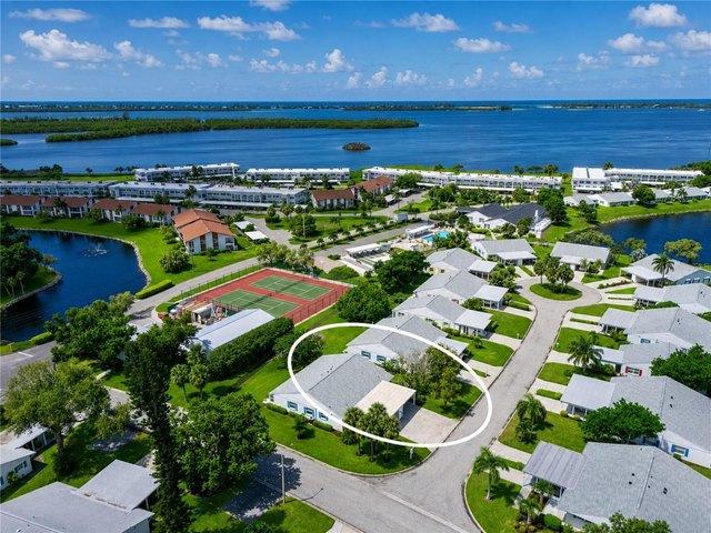 9406 Andover Cir, Bradenton, FL 34210