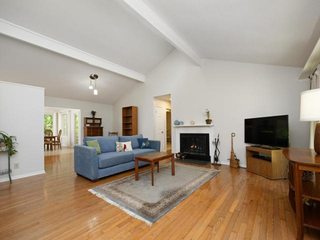 9407 Coachway