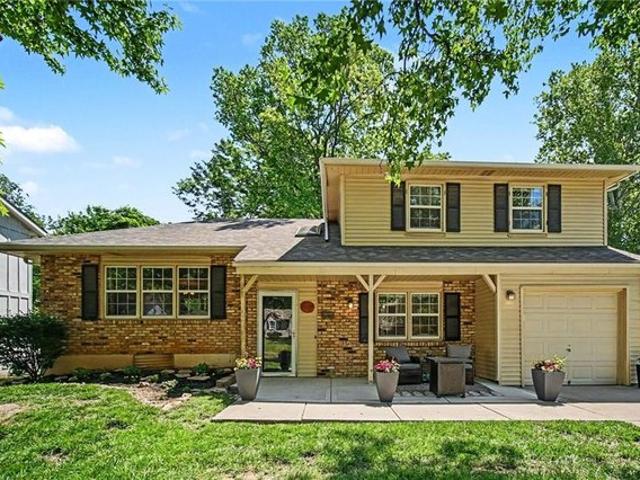 9407 Craig Dr, Overland Park, KS 66212