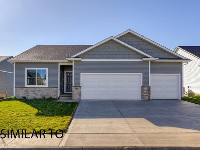 9407 Emilia Ln, West Des Moines, IA 50266