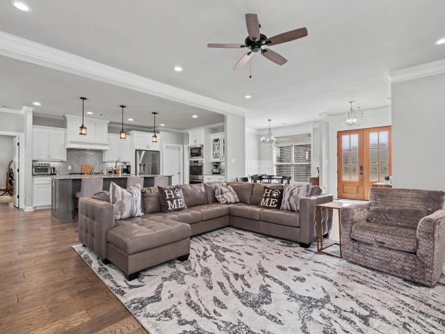 9409 Cliffside Drive