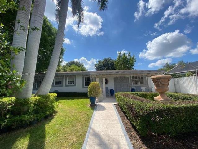 9400 Haitian Dr, Cutler Bay, FL 33189