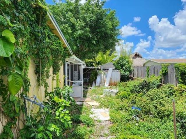 9401 NW 19th St, Pembroke Pines, FL 33024