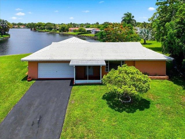 9401 NW 70th Pl, Tamarac, FL 33321
