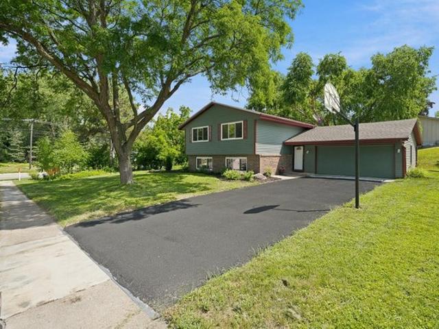 9401 Briar Rd, Bloomington, MN 55437