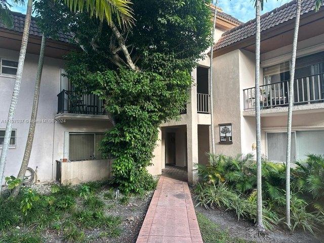 9402 SW 77th Ave Apt L8, Miami, FL 33156