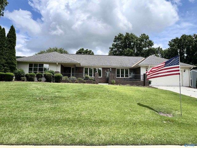 9403 Dons Ct SE, Huntsville, AL 35803
