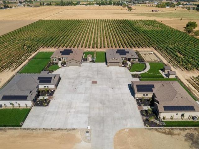 9403 E Jahant Rd, Acampo, CA 95220