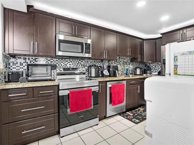 9403 SW 76th St, Unit Y17, Miami, FL 33173 | MLS #A11990
