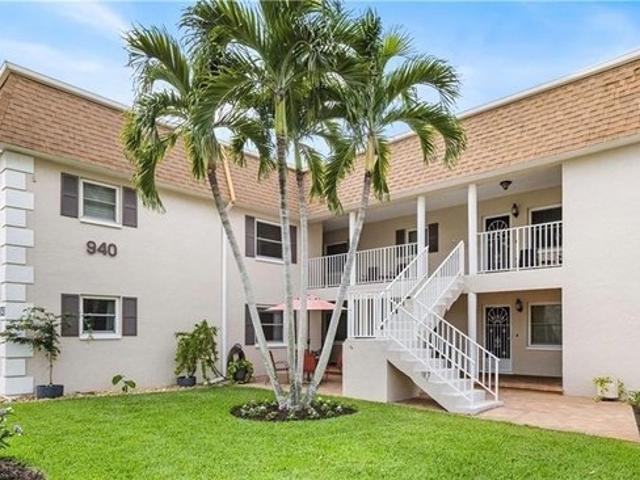 940 3rd St S Apt 201, Naples, FL 34102
