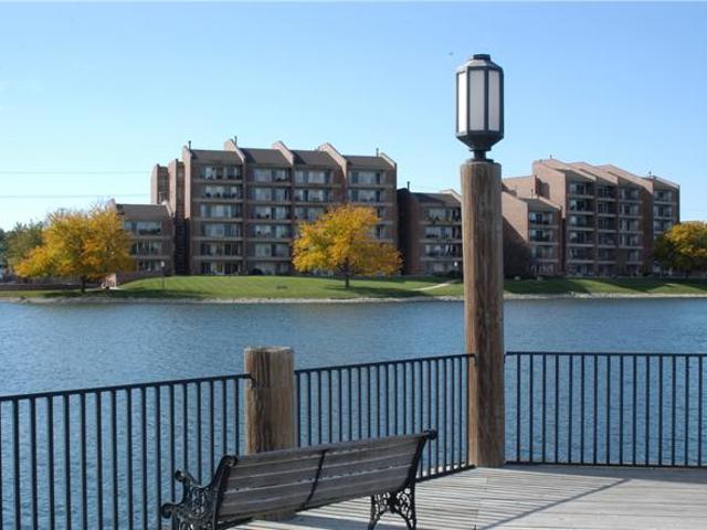$940 / 1br 935ft² Breathtaking Lake Views! United States
