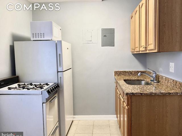 940 25th St NW 404S, Washington, DC