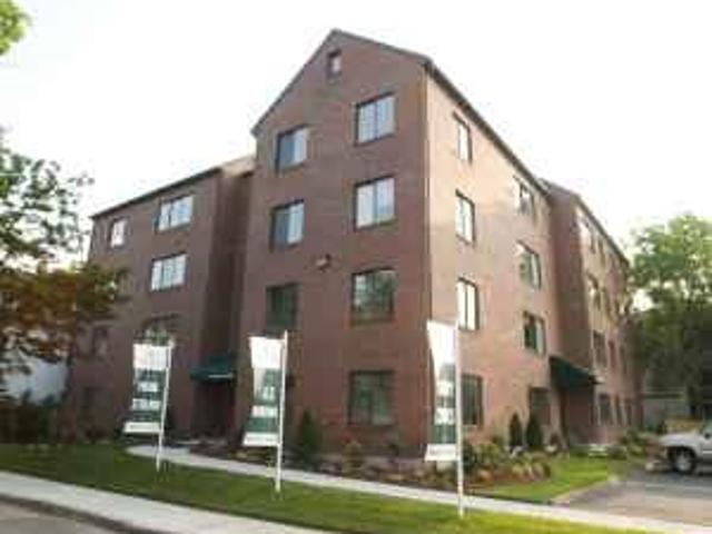 $940 / 2br Modern building, Elevator, Parking Worcester map