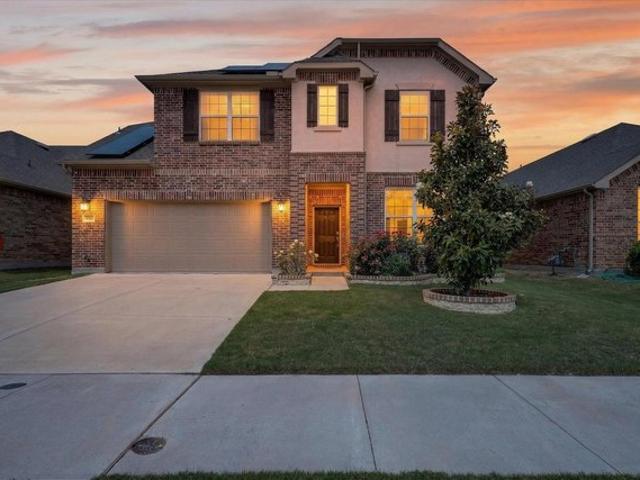 940 Crest Breeze Dr, Fort Worth, TX 76052