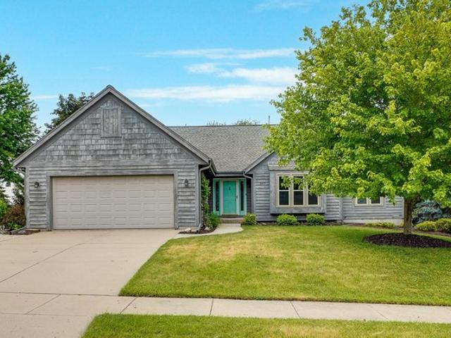 940 Bartlett Dr, Oconomowoc, WI 53066