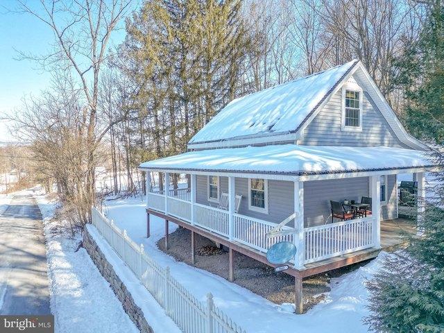 940 Deibler Gap Rd, Dalmatia, PA 17017