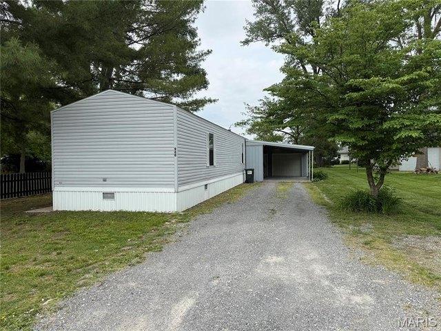 940 E 1st St, Beckemeyer, IL 62219