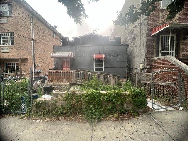 940 E 212th St, Bronx, NY 10469