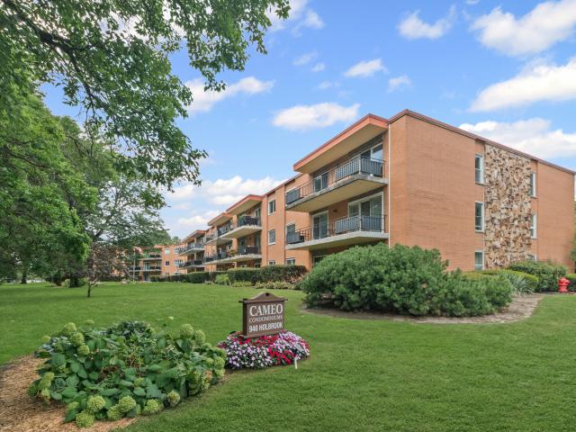 940 Holbrook Rd, Unit 8B, Homewood, IL 60430 | MLS #12454 | Compass