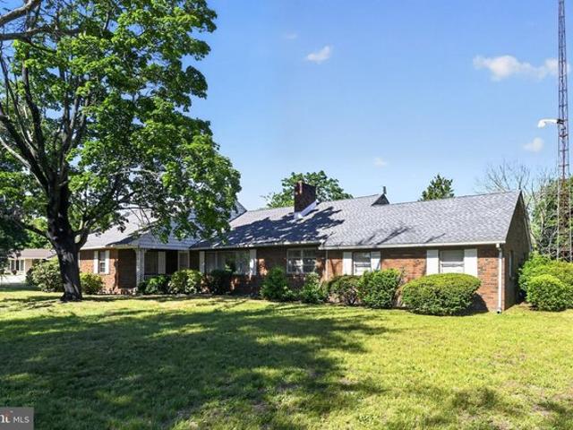 940 Holmes Ave, Vineland, NJ 08361
