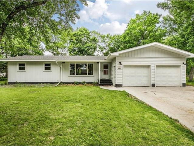 940 Hamlet Dr N, Avon, MN 56310