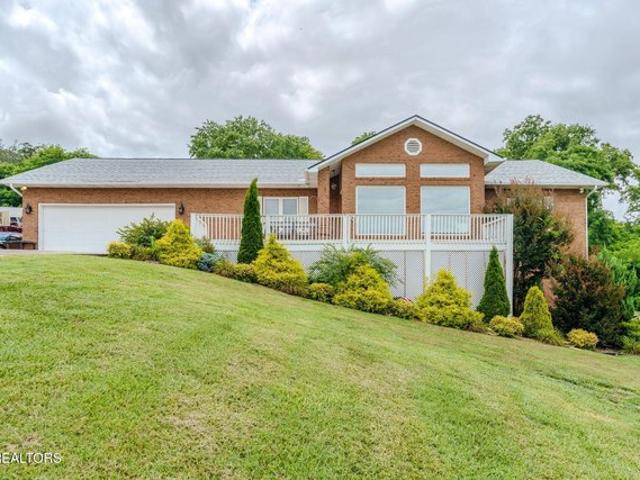 940 Hilltop Ln, Kodak, TN 37764