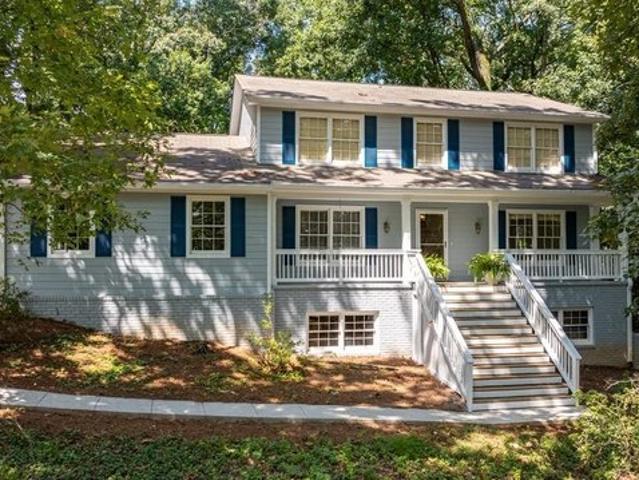 940 Hunterhill Dr, Roswell, GA 30075
