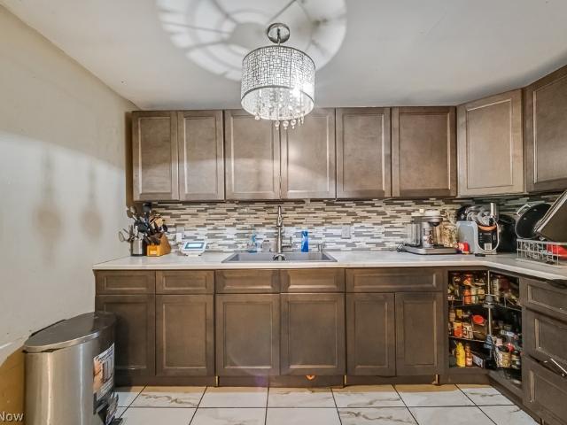 940 Lovers Lane NW