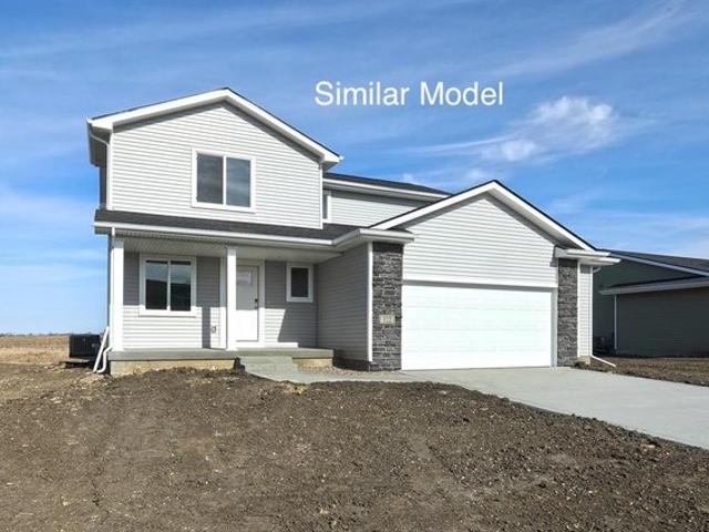 940 Lavender Ln, Pella, IA 50219