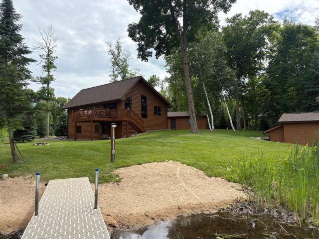 940 Maple Crest Drive NW