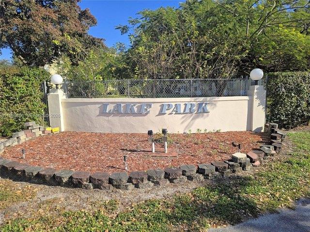 940 NE 199th St Apt 114, Miami, FL 33179